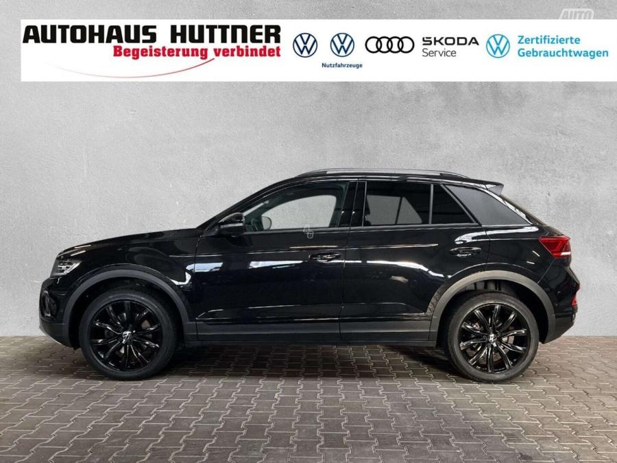 Black Volkswagen T-Roc 2023 in Kaunas, with an engine capacity of 2.00 L and mileage of 94 thousand km for 31104 €, photo 2 on AUTOMOTO.COM.LV