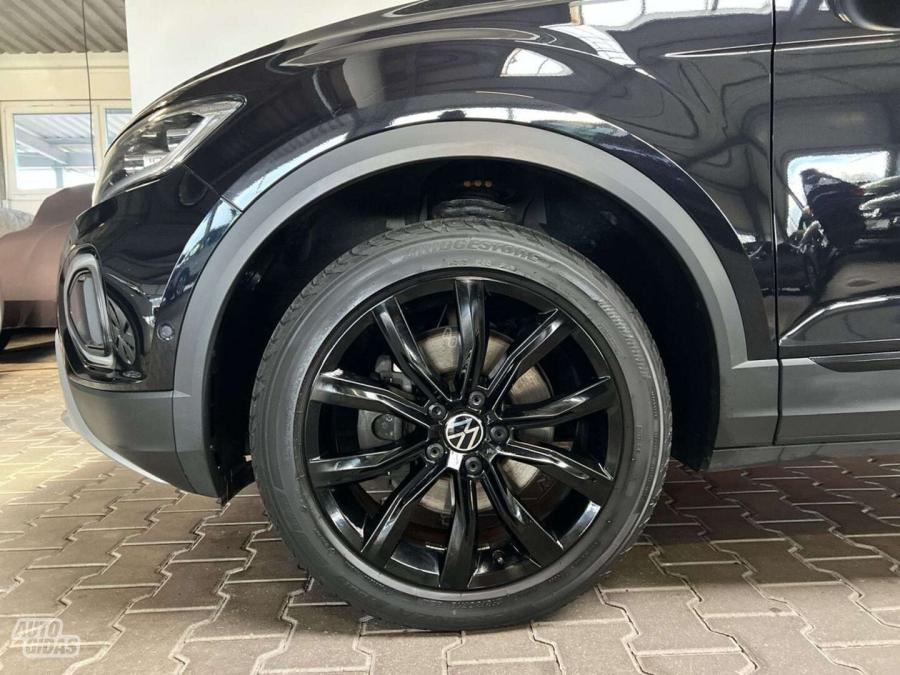 Black Volkswagen T-Roc 2023 in Kaunas, with an engine capacity of 2.00 L and mileage of 94 thousand km for 31104 €, photo 4 on AUTOMOTO.COM.LV