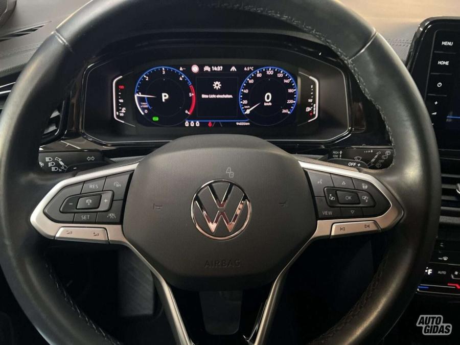 Black Volkswagen T-Roc 2023 in Kaunas, with an engine capacity of 2.00 L and mileage of 94 thousand km for 31104 €, photo 14 on AUTOMOTO.COM.LV