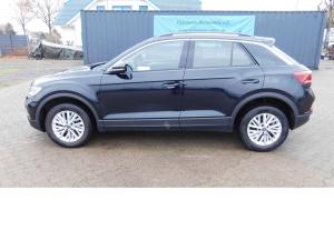 Black Volkswagen T-Roc 2023 in Kaunas, with an engine capacity of 1.00 L and mileage of 20 thousand km for 22735 €, photo  on AUTOMOTO.COM.LV
