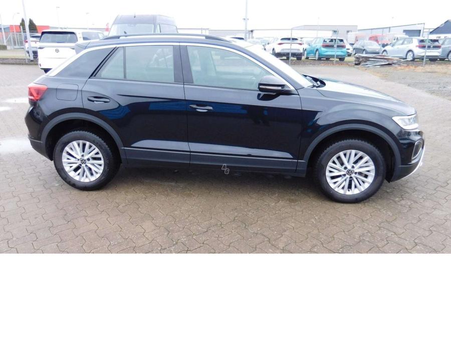 Black Volkswagen T-Roc 2023 in Kaunas, with an engine capacity of 1.00 L and mileage of 20 thousand km for 22735 €, photo 2 on AUTOMOTO.COM.LV