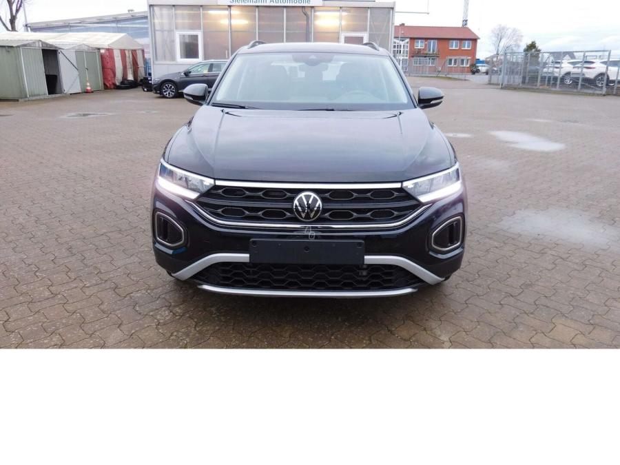 Black Volkswagen T-Roc 2023 in Kaunas, with an engine capacity of 1.00 L and mileage of 20 thousand km for 22735 €, photo 3 on AUTOMOTO.COM.LV