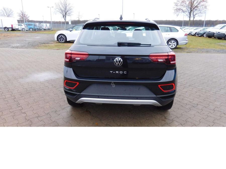 Black Volkswagen T-Roc 2023 in Kaunas, with an engine capacity of 1.00 L and mileage of 20 thousand km for 22735 €, photo 4 on AUTOMOTO.COM.LV