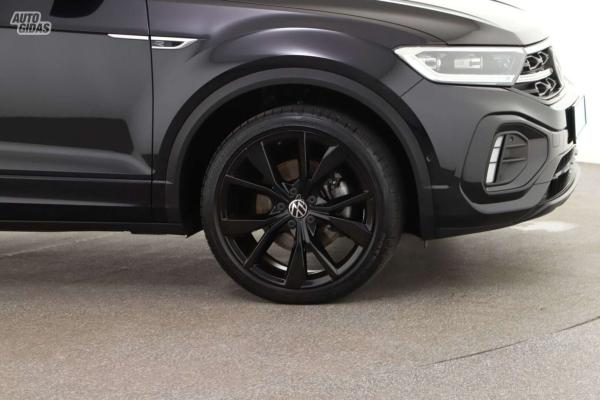 Black Volkswagen T-Roc 2023 in Kaunas, with an engine capacity of 1.50 L and mileage of 49 thousand km for 31941 €, photo 3 on AUTOMOTO.COM.LV