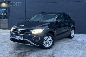 Black Volkswagen T-Roc 2023 in Riga, with an engine capacity of 1.50 L and mileage of 28 thousand km for 25550 €, photo  on AUTOMOTO.COM.LV