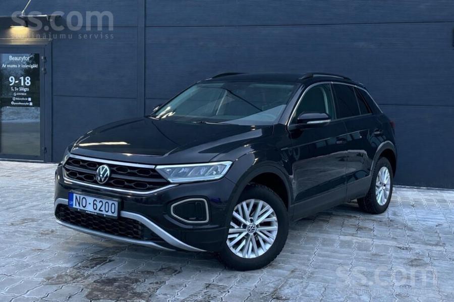 Melns Volkswagen T-Roc 2023 Rīga, ar dzinēja tilpumu 1.50 L un nobraukumu 28 tūkst. km par 25550 €, foto 3 vietnē AUTOMOTO.COM.LV