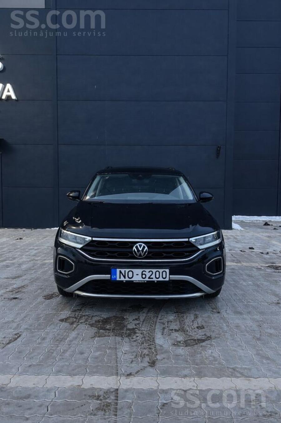Melns Volkswagen T-Roc 2023 Rīga, ar dzinēja tilpumu 1.50 L un nobraukumu 28 tūkst. km par 25550 €, foto 5 vietnē AUTOMOTO.COM.LV