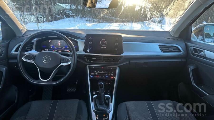 Melns Volkswagen T-Roc 2023 Rīga, ar dzinēja tilpumu 1.50 L un nobraukumu 28 tūkst. km par 25550 €, foto 7 vietnē AUTOMOTO.COM.LV