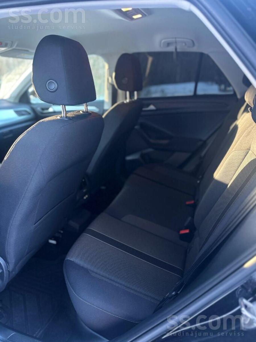 Melns Volkswagen T-Roc 2023 Rīga, ar dzinēja tilpumu 1.50 L un nobraukumu 28 tūkst. km par 25550 €, foto 14 vietnē AUTOMOTO.COM.LV