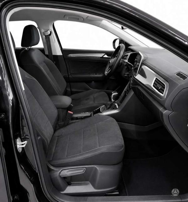 Black Volkswagen T-Roc 2023 in Kaunas, with an engine capacity of 1.97 L and mileage of 95 thousand km for 21900 €, photo 8 on AUTOMOTO.COM.LV