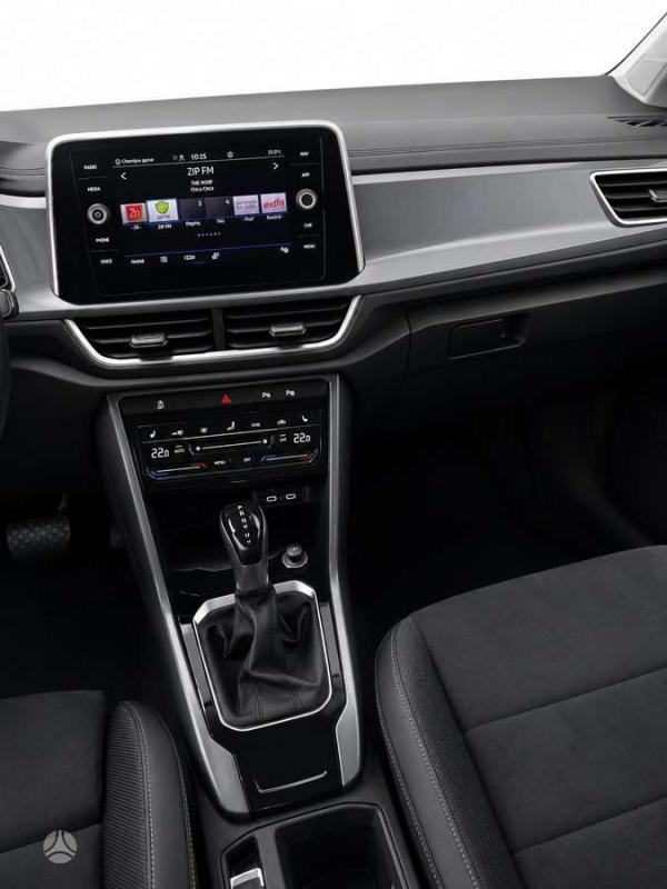 Black Volkswagen T-Roc 2023 in Kaunas, with an engine capacity of 1.97 L and mileage of 95 thousand km for 21900 €, photo 10 on AUTOMOTO.COM.LV
