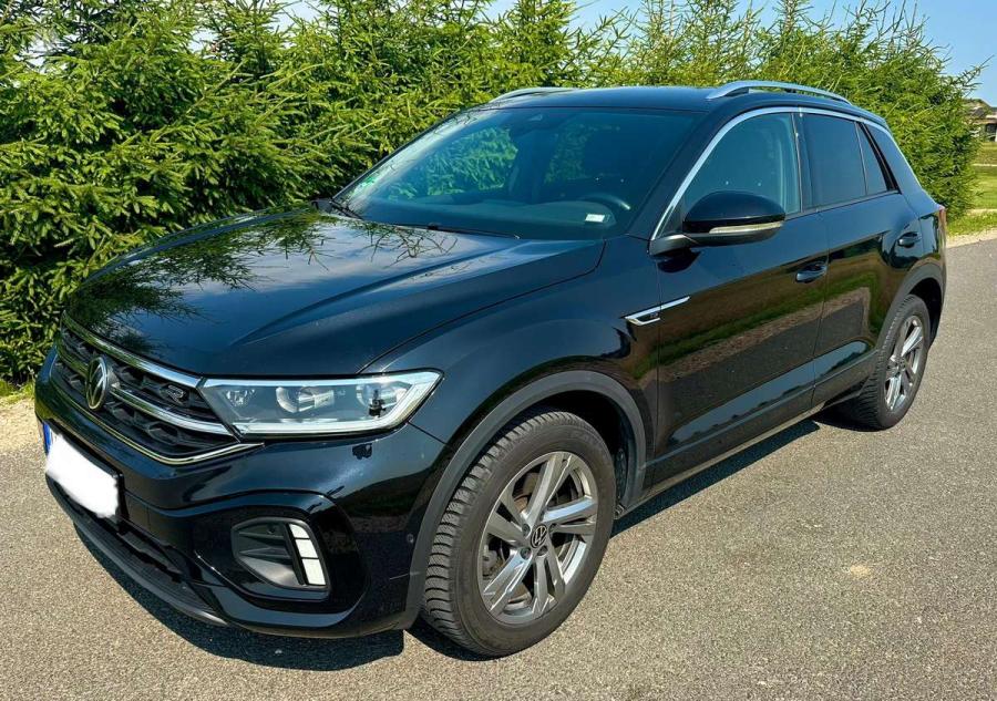 Black Volkswagen T-Roc 2023 in Alytus, with an engine capacity of 1.97 L and mileage of 88 thousand km for 23800 €, photo 1 on AUTOMOTO.COM.LV