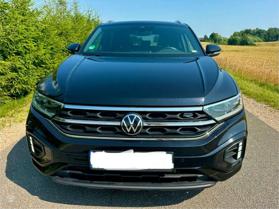 Black Volkswagen T-Roc 2023 in Alytus, with an engine capacity of 1.97 L and mileage of 88 thousand km for 23800 €, photo 3 on AUTOMOTO.COM.LV