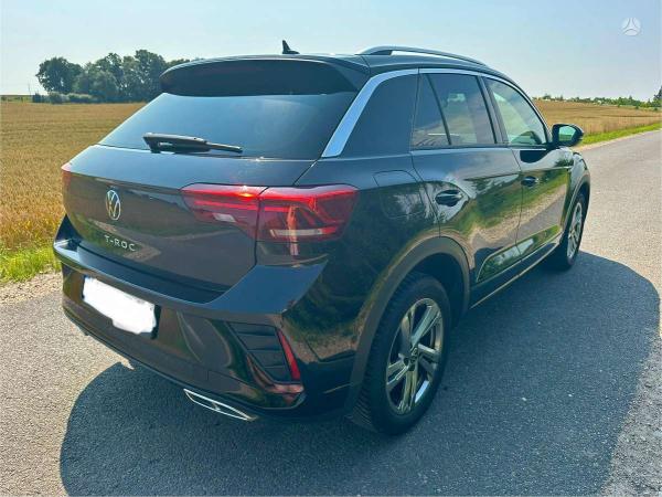 Melns Volkswagen T-Roc 2023 Alīta, ar dzinēja tilpumu 1.97 L un nobraukumu 88 tūkst. km par 23800 €, foto 4 vietnē AUTOMOTO.COM.LV