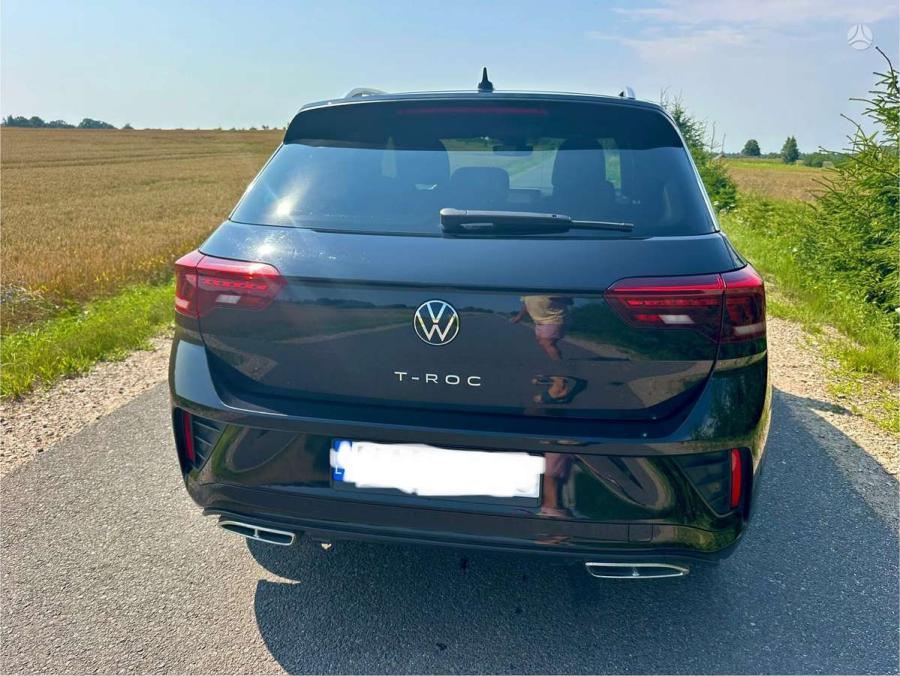 Black Volkswagen T-Roc 2023 in Alytus, with an engine capacity of 1.97 L and mileage of 88 thousand km for 23800 €, photo 6 on AUTOMOTO.COM.LV