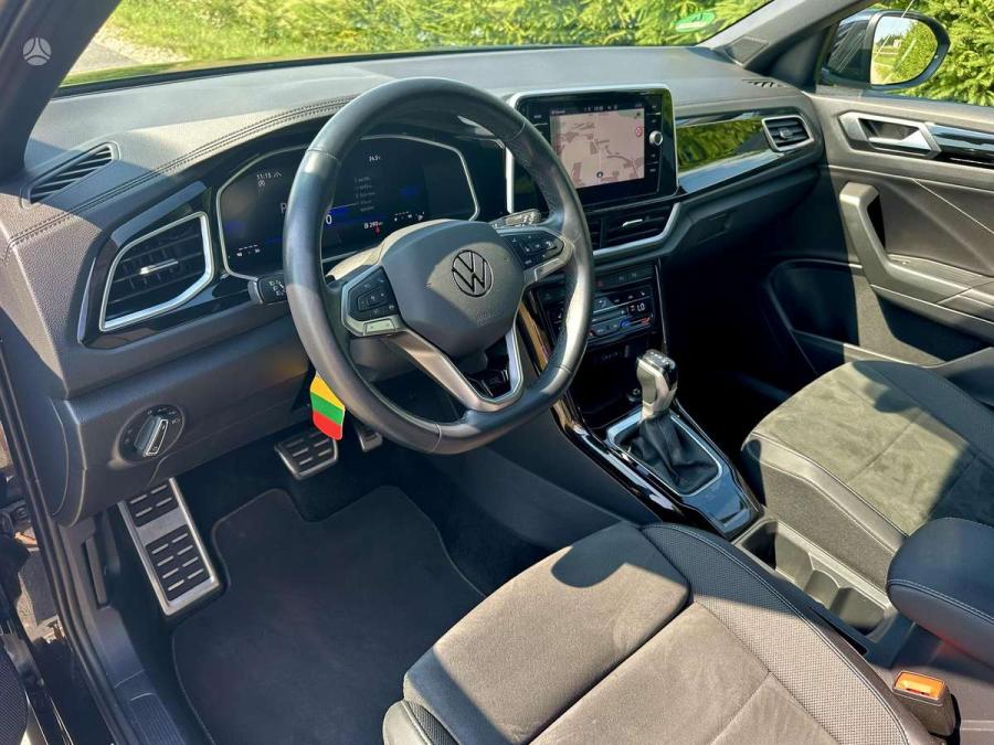 Black Volkswagen T-Roc 2023 in Alytus, with an engine capacity of 1.97 L and mileage of 88 thousand km for 23800 €, photo 9 on AUTOMOTO.COM.LV