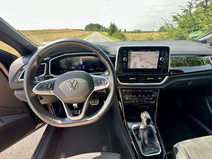 Black Volkswagen T-Roc 2023 in Alytus, with an engine capacity of 1.97 L and mileage of 88 thousand km for 23800 €, photo 18 on AUTOMOTO.COM.LV