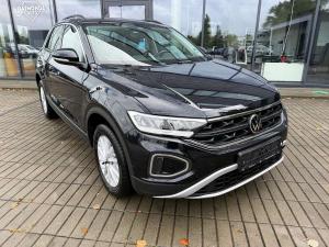 Black Volkswagen T-Roc 2023 in Kaunas, with an engine capacity of 1.00 L and mileage of 174 thousand km for 14900 €, photo 3 on AUTOMOTO.COM.LV