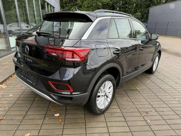 Melns Volkswagen T-Roc 2023 Kauņa, ar dzinēja tilpumu 1.00 L un nobraukumu 174 tūkst. km par 14900 €, foto 4 vietnē AUTOMOTO.COM.LV