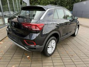 Black Volkswagen T-Roc 2023 in Kaunas, with an engine capacity of 1.00 L and mileage of 174 thousand km for 14900 €, photo 4 on AUTOMOTO.COM.LV