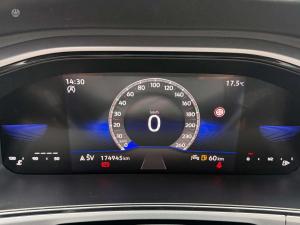 Black Volkswagen T-Roc 2023 in Kaunas, with an engine capacity of 1.00 L and mileage of 174 thousand km for 14900 €, photo 9 on AUTOMOTO.COM.LV