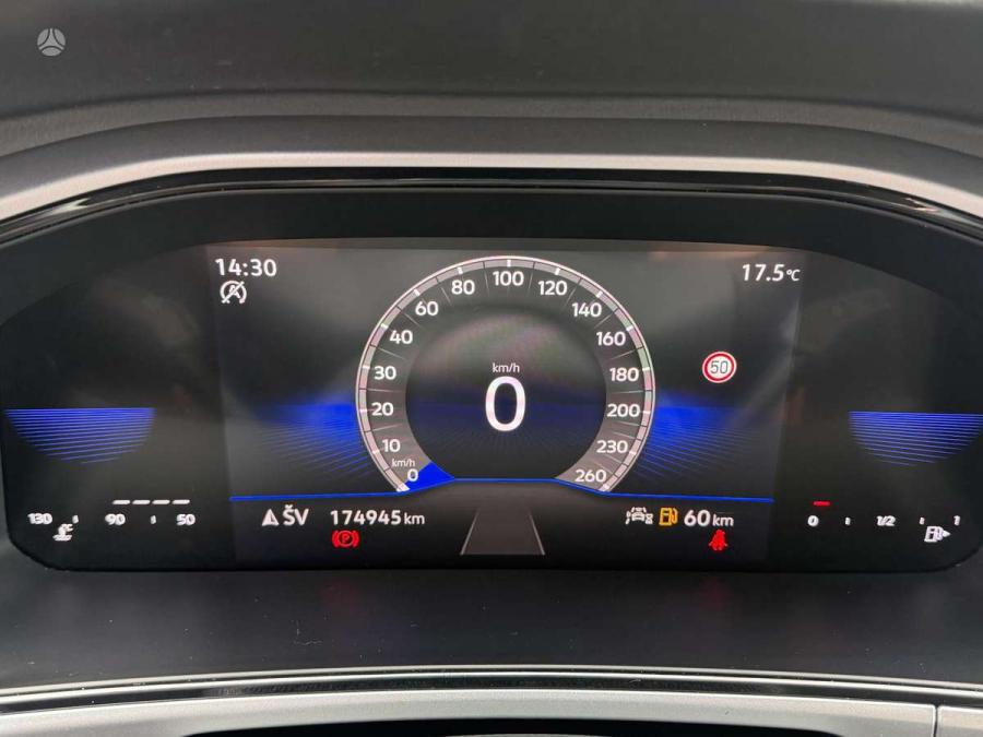 Black Volkswagen T-Roc 2023 in Kaunas, with an engine capacity of 1.00 L and mileage of 174 thousand km for 14900 €, photo 9 on AUTOMOTO.COM.LV
