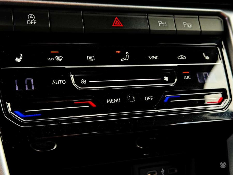 Black Volkswagen T-Roc 2023 in Kaunas, with an engine capacity of 1.00 L and mileage of 174 thousand km for 14900 €, photo 11 on AUTOMOTO.COM.LV