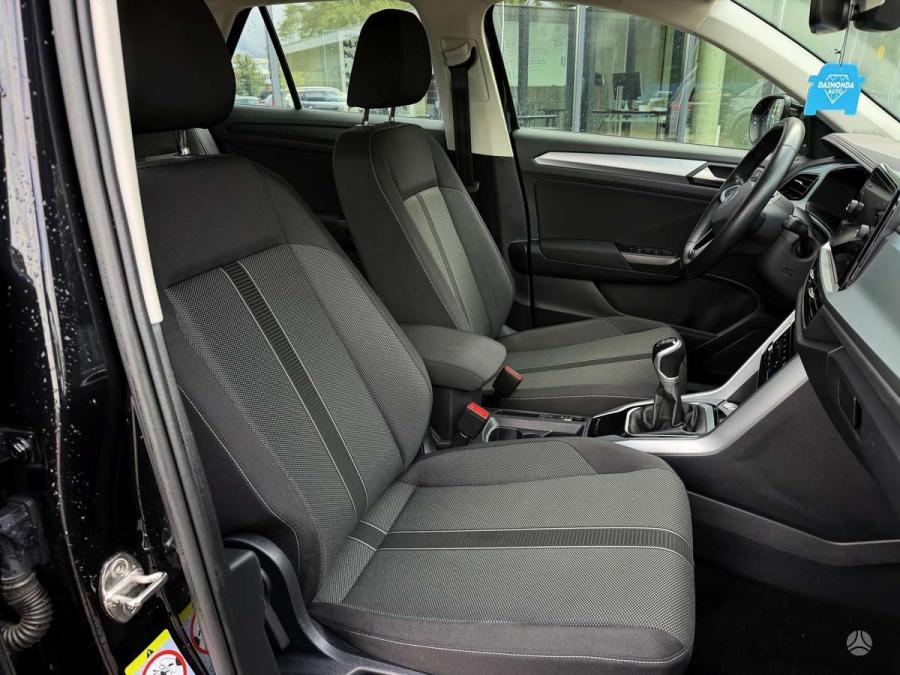 Black Volkswagen T-Roc 2023 in Kaunas, with an engine capacity of 1.00 L and mileage of 174 thousand km for 14900 €, photo 12 on AUTOMOTO.COM.LV