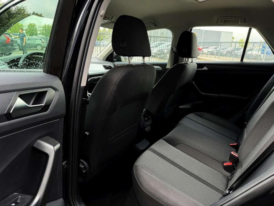 Black Volkswagen T-Roc 2023 in Kaunas, with an engine capacity of 1.00 L and mileage of 174 thousand km for 14900 €, photo 13 on AUTOMOTO.COM.LV
