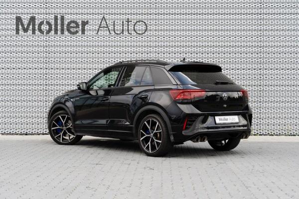 Melns Volkswagen T-Roc 2023 Mārupe, ar dzinēja tilpumu 2.00 L un nobraukumu 34 tūkst. km par 33900 €, foto 4 vietnē AUTOMOTO.COM.LV