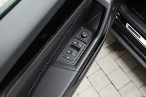 Melns Volkswagen T-Roc 2023 Mārupe, ar dzinēja tilpumu 2.00 L un nobraukumu 34 tūkst. km par 33900 €, foto 9 vietnē AUTOMOTO.COM.LV