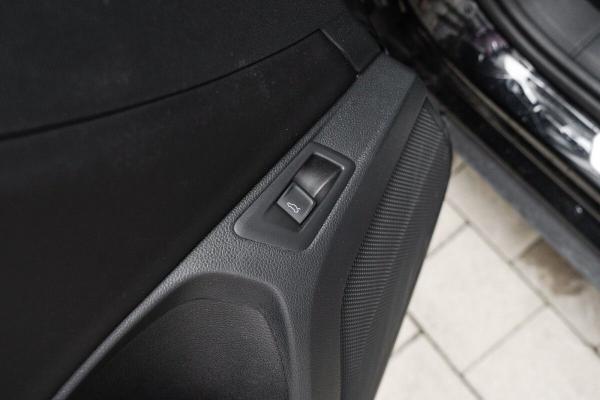 Melns Volkswagen T-Roc 2023 Mārupe, ar dzinēja tilpumu 2.00 L un nobraukumu 34 tūkst. km par 33900 €, foto 10 vietnē AUTOMOTO.COM.LV