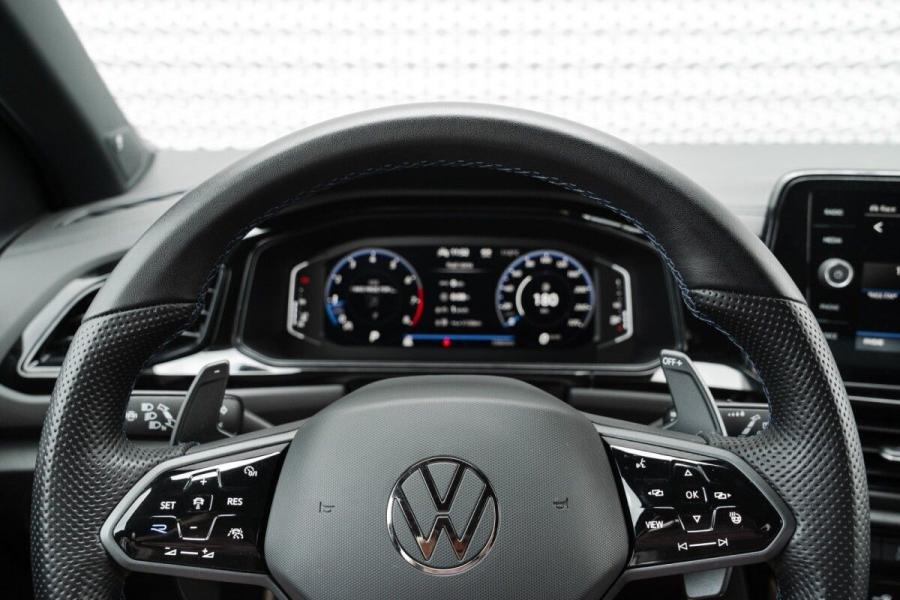 Melns Volkswagen T-Roc 2023 Mārupe, ar dzinēja tilpumu 2.00 L un nobraukumu 34 tūkst. km par 33900 €, foto 18 vietnē AUTOMOTO.COM.LV