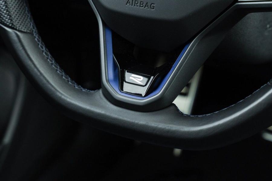 Melns Volkswagen T-Roc 2023 Mārupe, ar dzinēja tilpumu 2.00 L un nobraukumu 34 tūkst. km par 33900 €, foto 19 vietnē AUTOMOTO.COM.LV
