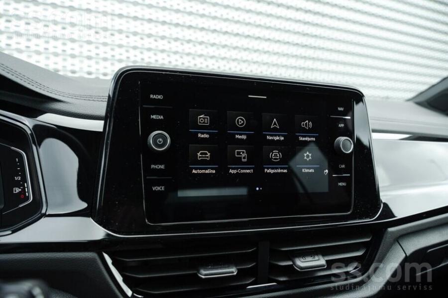 Melns Volkswagen T-Roc 2023 Rīga, ar dzinēja tilpumu 2.00 L un nobraukumu 34 tūkst. km par 33900 €, foto 20 vietnē AUTOMOTO.COM.LV