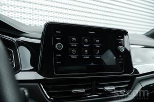 Melns Volkswagen T-Roc 2023 Rīga, ar dzinēja tilpumu 2.00 L un nobraukumu 34 tūkst. km par 33900 €, foto 24 vietnē AUTOMOTO.COM.LV