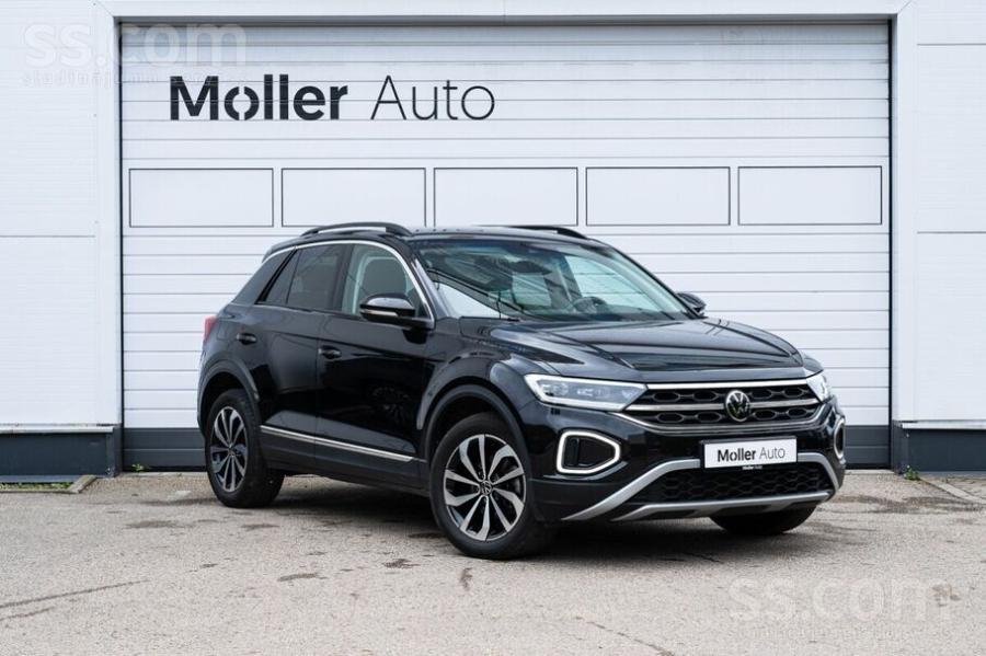 Black Volkswagen T-Roc 2023 in Riga, with an engine capacity of 1.50 L and mileage of 55 thousand km for 24250 €, photo 3 on AUTOMOTO.COM.LV