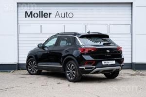 Black Volkswagen T-Roc 2023 in Riga, with an engine capacity of 1.50 L and mileage of 55 thousand km for 24250 €, photo 4 on AUTOMOTO.COM.LV