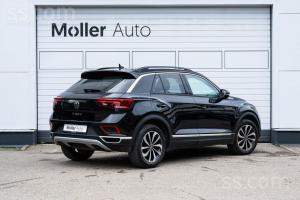 Black Volkswagen T-Roc 2023 in Riga, with an engine capacity of 1.50 L and mileage of 55 thousand km for 24250 €, photo 5 on AUTOMOTO.COM.LV