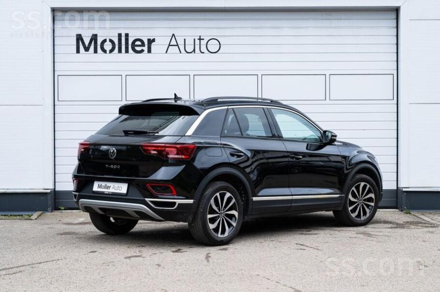 Black Volkswagen T-Roc 2023 in Riga, with an engine capacity of 1.50 L and mileage of 55 thousand km for 24250 €, photo 5 on AUTOMOTO.COM.LV