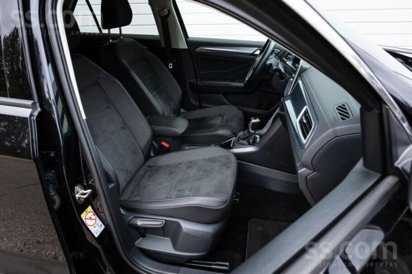 Black Volkswagen T-Roc 2023 in Riga, with an engine capacity of 1.50 L and mileage of 55 thousand km for 24250 €, photo 8 on AUTOMOTO.COM.LV