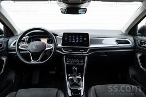 Black Volkswagen T-Roc 2023 in Riga, with an engine capacity of 1.50 L and mileage of 55 thousand km for 24250 €, photo 10 on AUTOMOTO.COM.LV