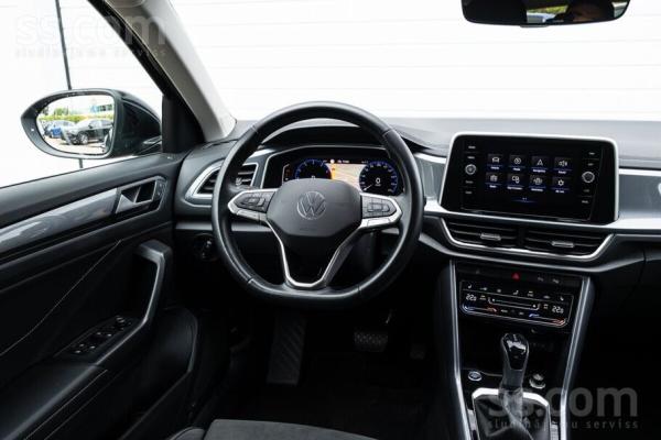 Black Volkswagen T-Roc 2023 in Riga, with an engine capacity of 1.50 L and mileage of 55 thousand km for 24250 €, photo 11 on AUTOMOTO.COM.LV