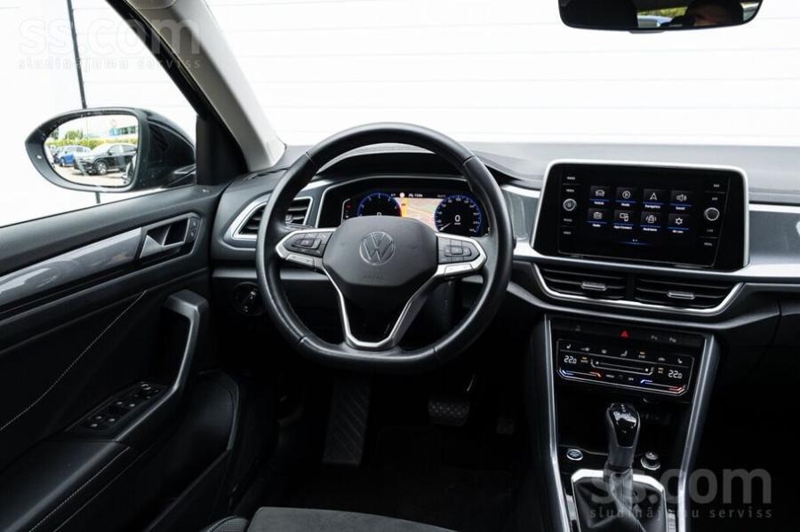 Black Volkswagen T-Roc 2023 in Riga, with an engine capacity of 1.50 L and mileage of 55 thousand km for 24250 €, photo 11 on AUTOMOTO.COM.LV