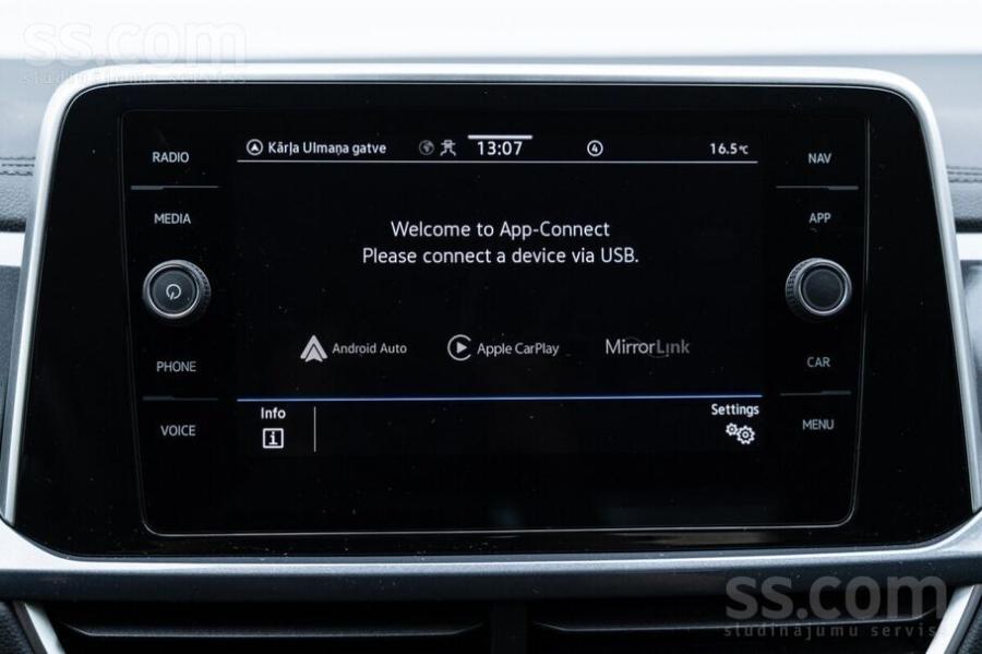 Black Volkswagen T-Roc 2023 in Riga, with an engine capacity of 1.50 L and mileage of 55 thousand km for 24250 €, photo 12 on AUTOMOTO.COM.LV
