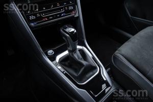 Black Volkswagen T-Roc 2023 in Riga, with an engine capacity of 1.50 L and mileage of 55 thousand km for 24250 €, photo 16 on AUTOMOTO.COM.LV