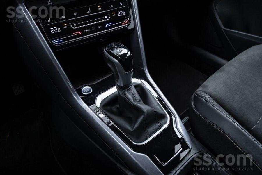 Black Volkswagen T-Roc 2023 in Riga, with an engine capacity of 1.50 L and mileage of 55 thousand km for 24250 €, photo 16 on AUTOMOTO.COM.LV