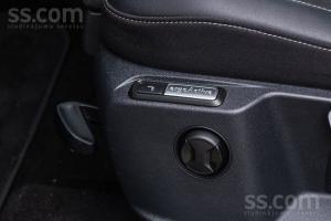 Black Volkswagen T-Roc 2023 in Riga, with an engine capacity of 1.50 L and mileage of 55 thousand km for 24250 €, photo 17 on AUTOMOTO.COM.LV