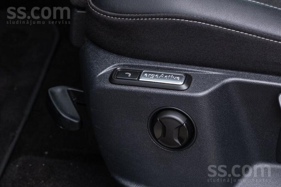 Black Volkswagen T-Roc 2023 in Riga, with an engine capacity of 1.50 L and mileage of 55 thousand km for 24250 €, photo 17 on AUTOMOTO.COM.LV