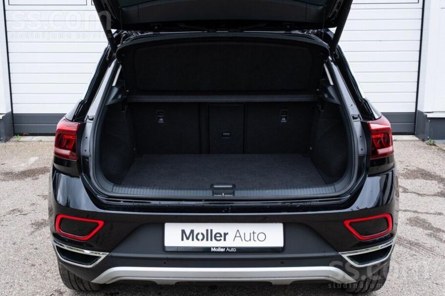 Black Volkswagen T-Roc 2023 in Riga, with an engine capacity of 1.50 L and mileage of 55 thousand km for 24250 €, photo 21 on AUTOMOTO.COM.LV